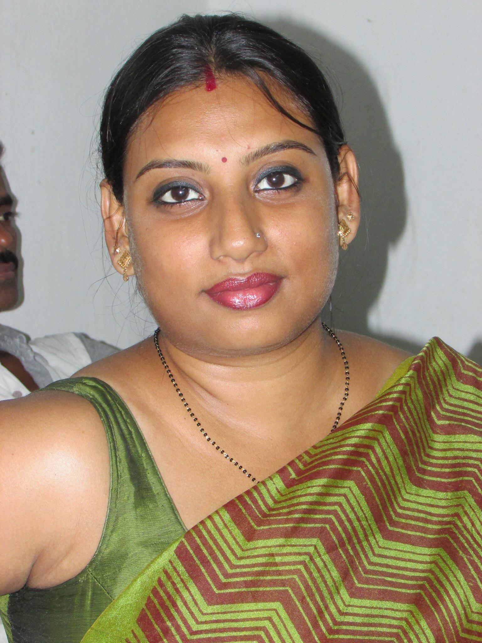 Khada kero | Scrolller