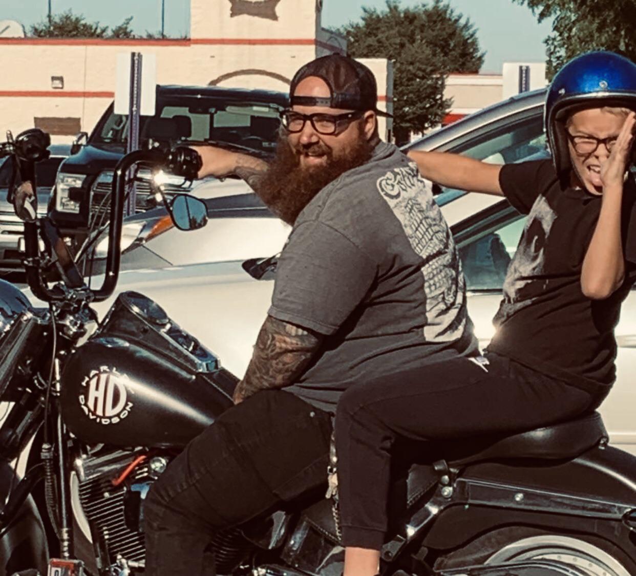 Kids first bike ride. | Scrolller