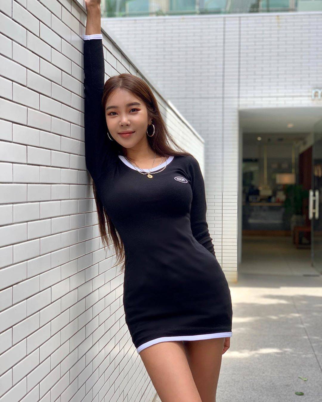 Kim Ji Na | Scrolller