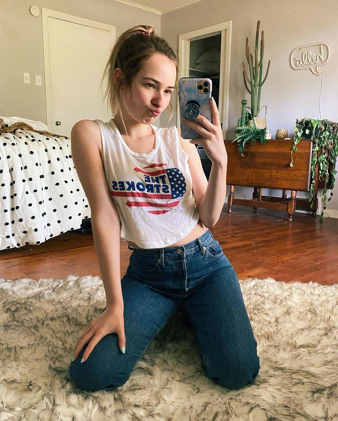 Kissy Face | Scrolller