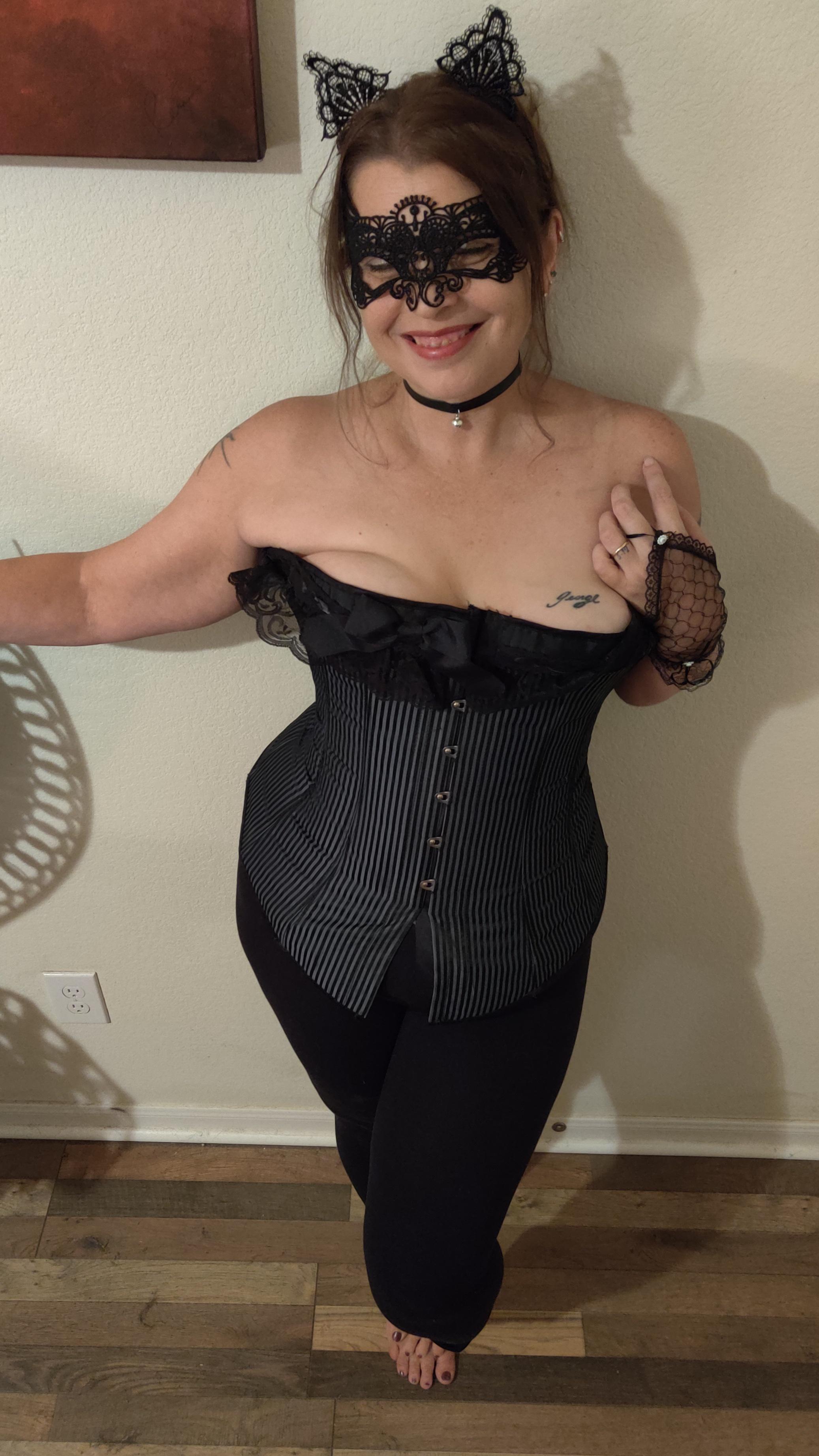 Kitties do like to play 💋 | Scrolller