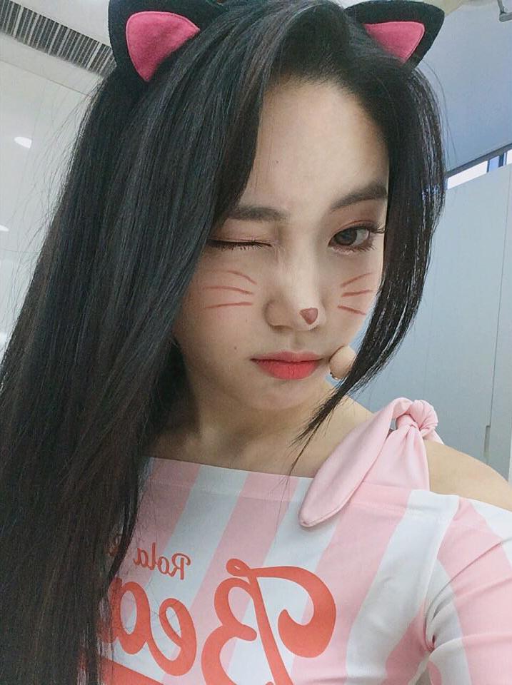 Kitty Jueun | Scrolller