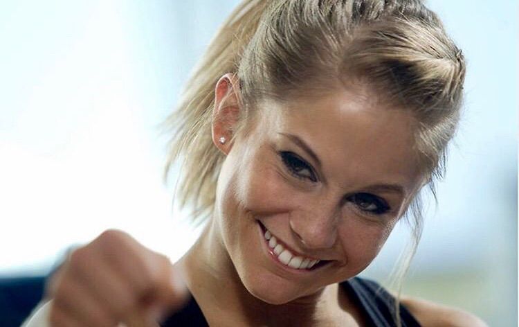 Knockout smile | Scrolller