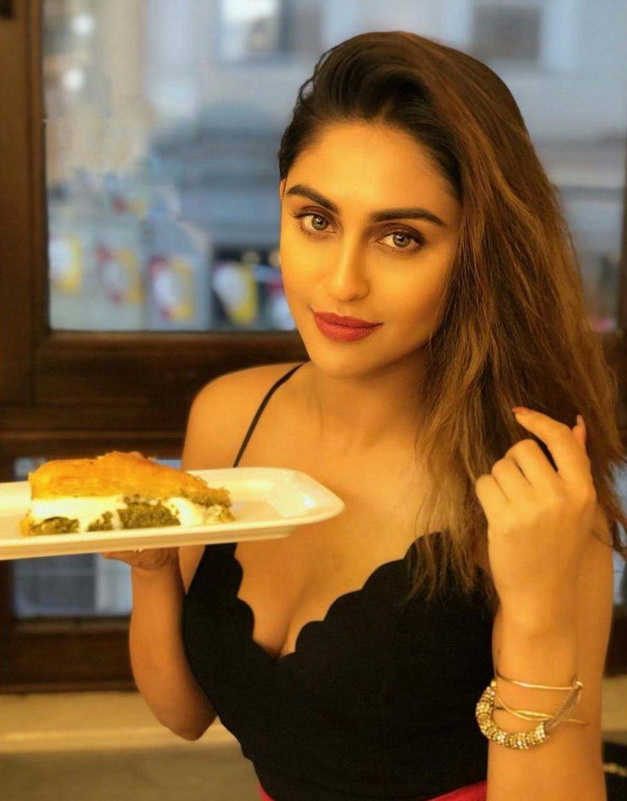 Krystle D'souza | Scrolller