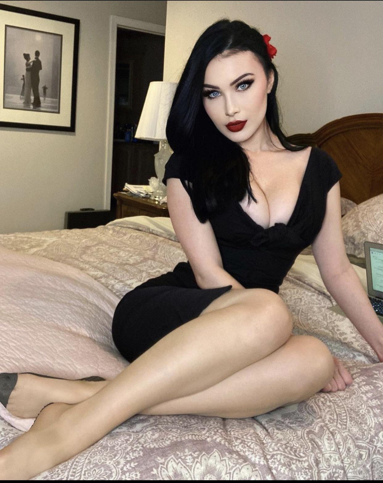 La Femme Fantome | Scrolller