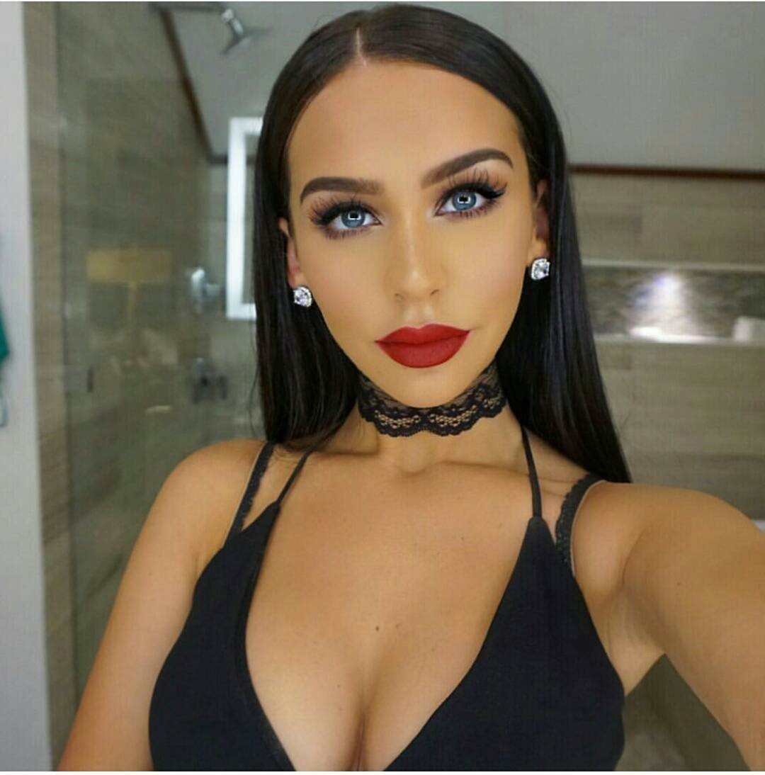 Lace choker | Scrolller