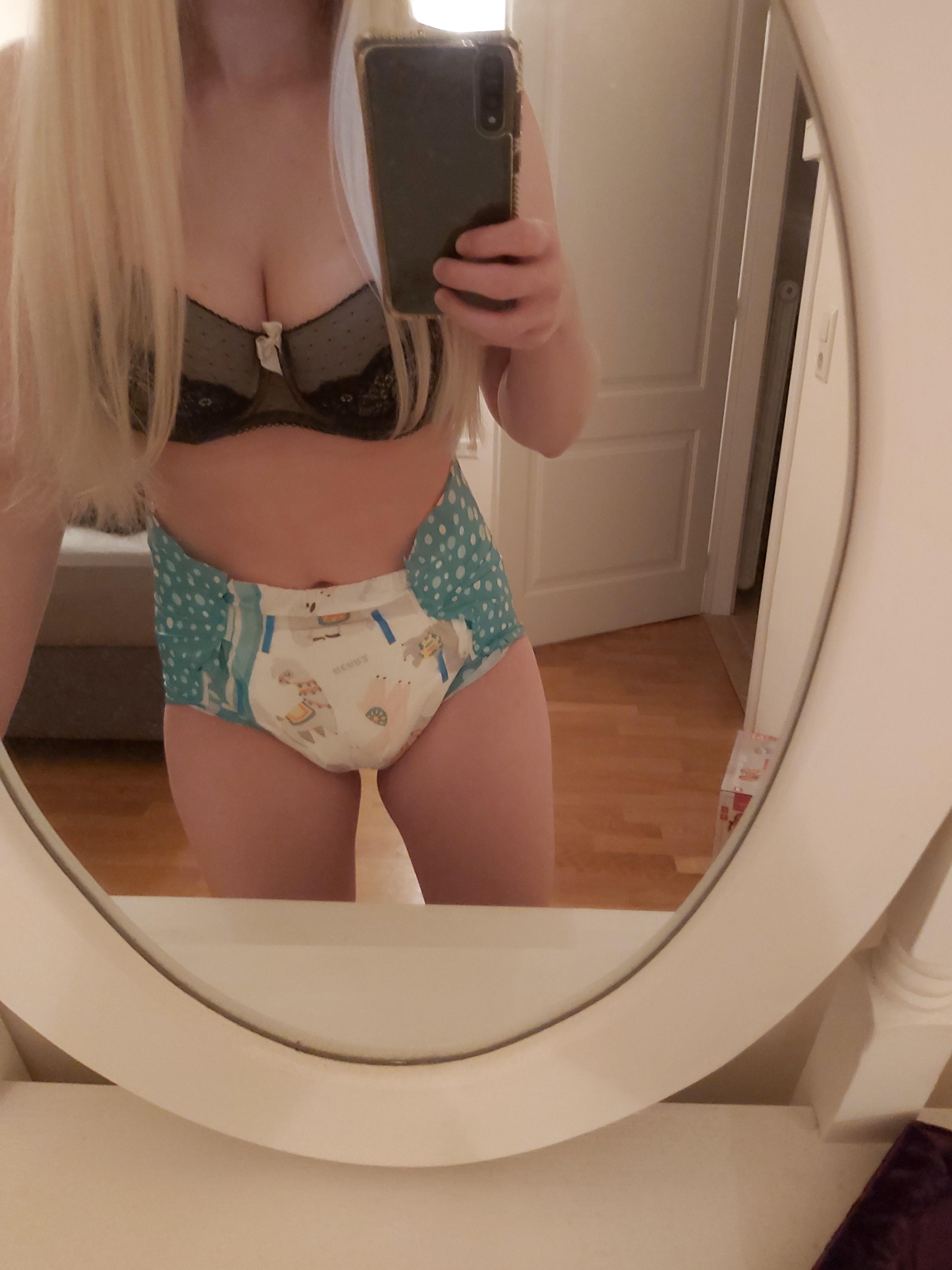 lady in the streets, baby in the sheets 👸🏼 | Scrolller