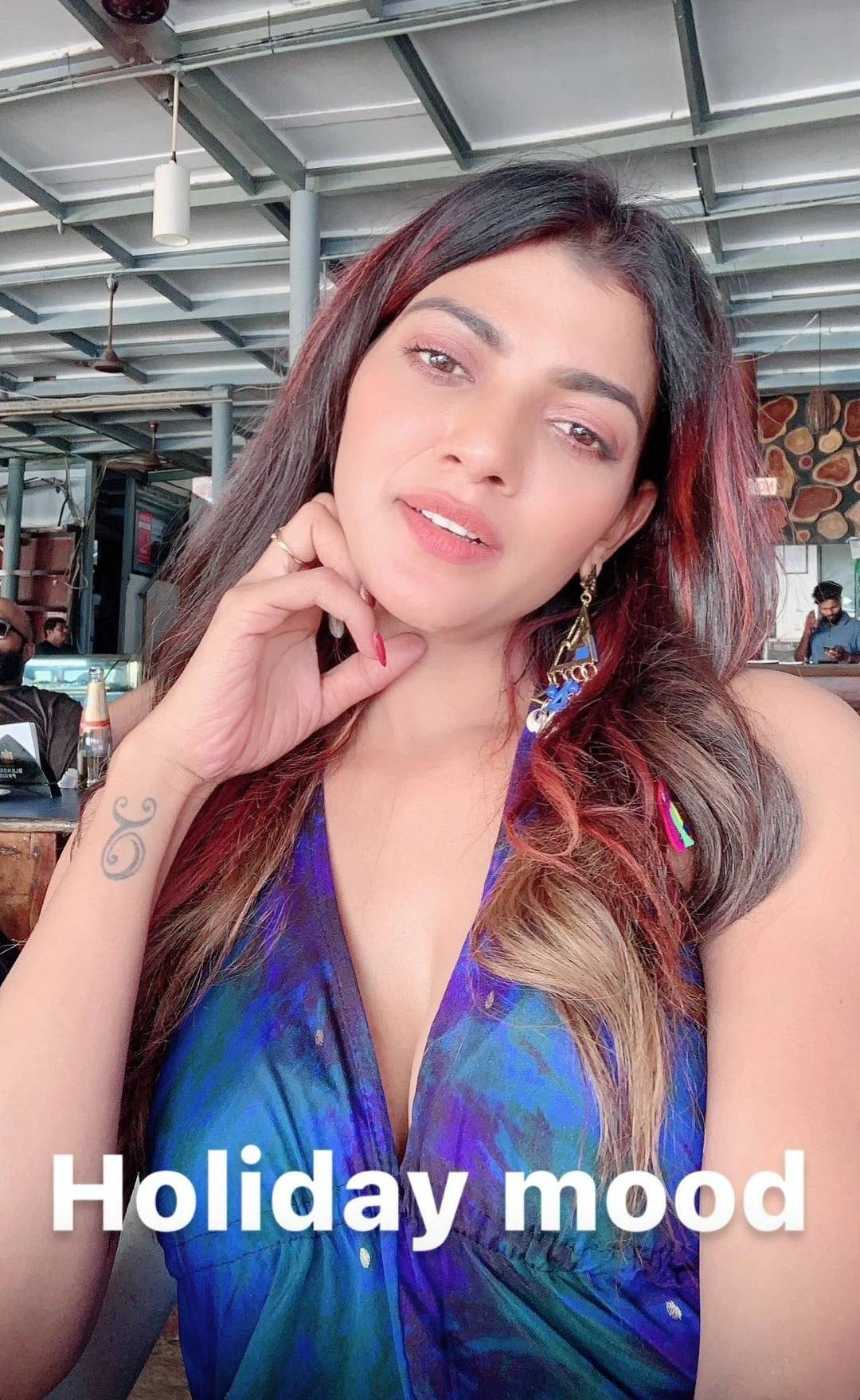 Lahari Shari | Scrolller