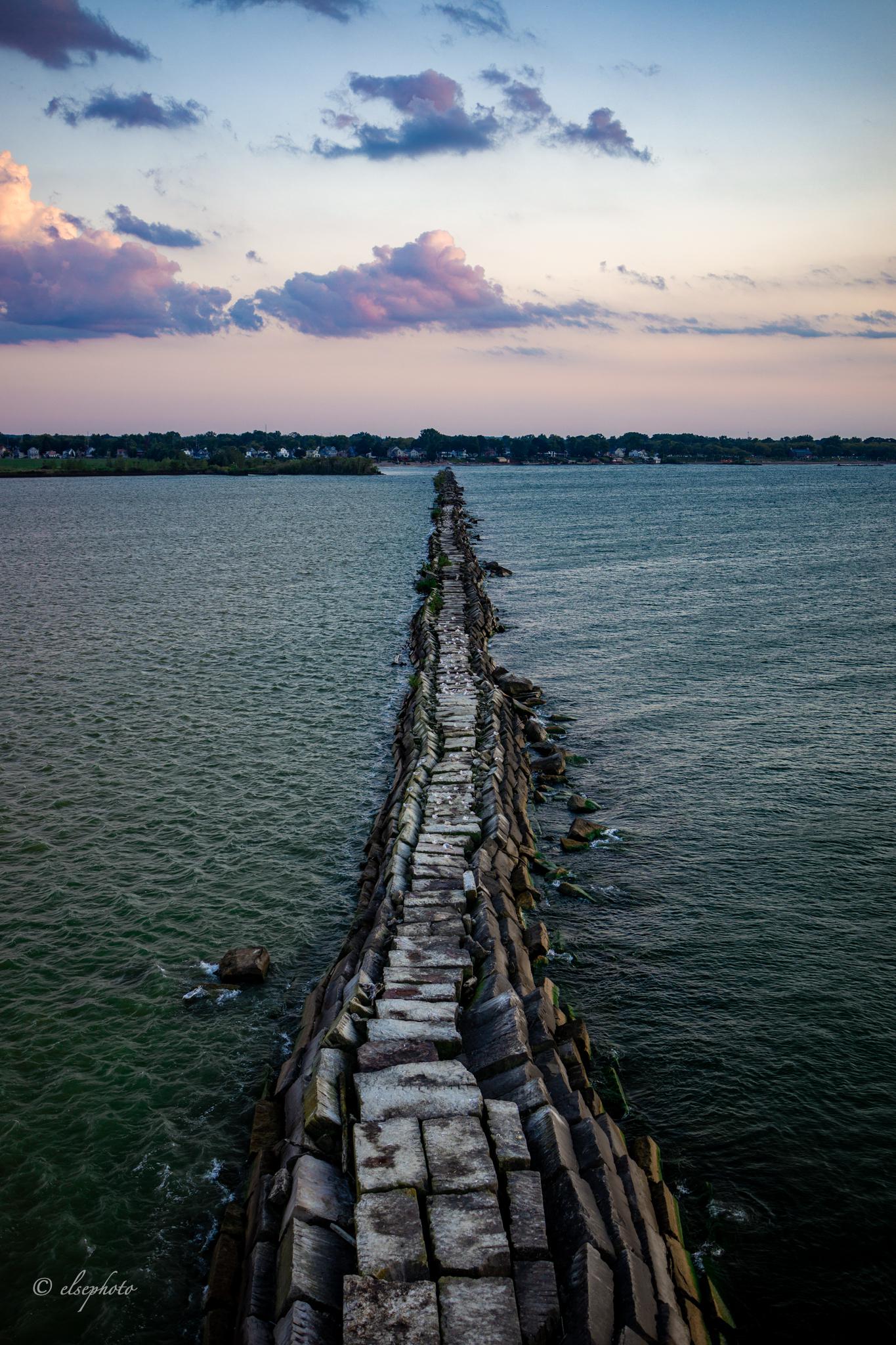 Lake Erie, OH | Scrolller