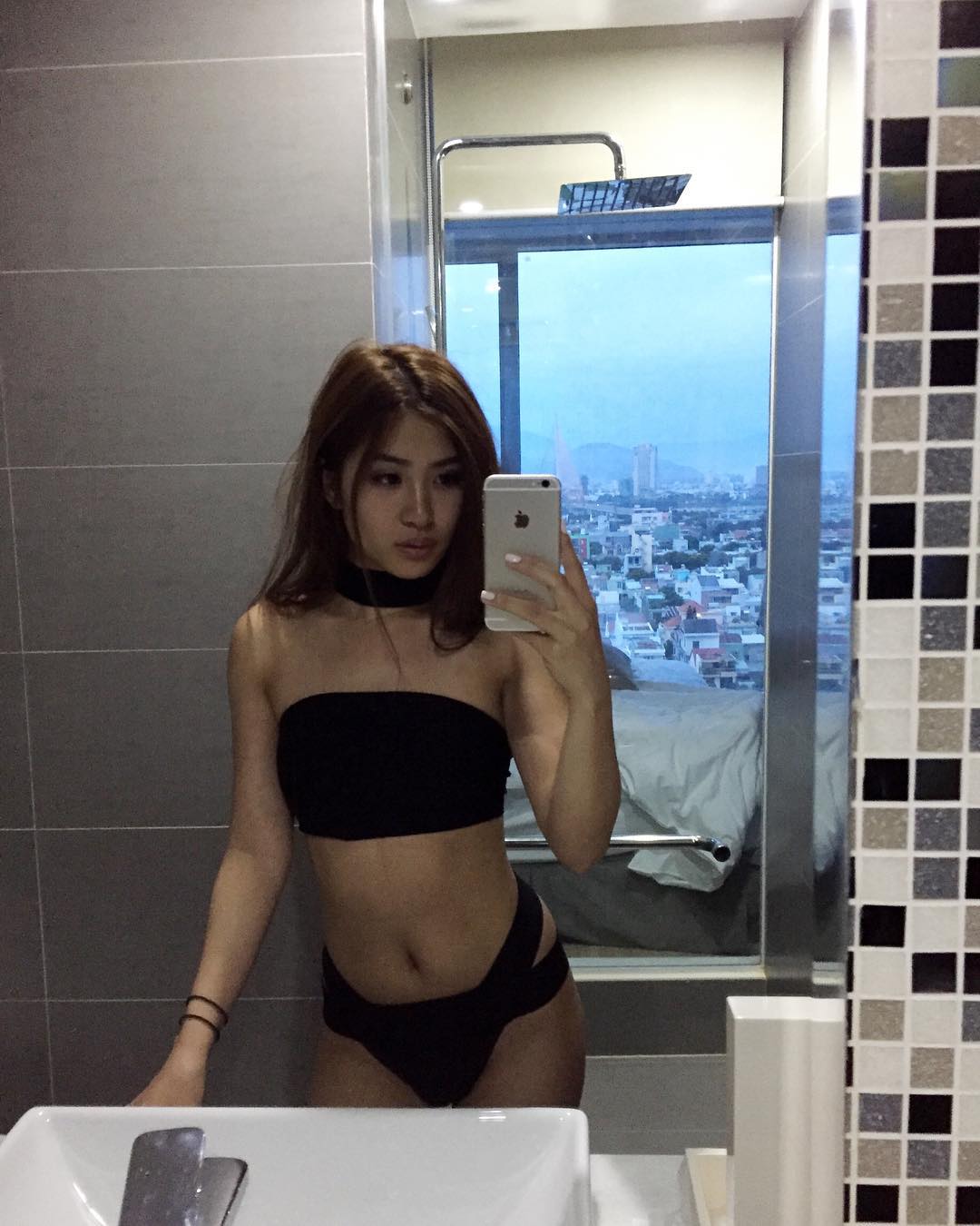 Lannie a.k.a OHLANA | Scrolller