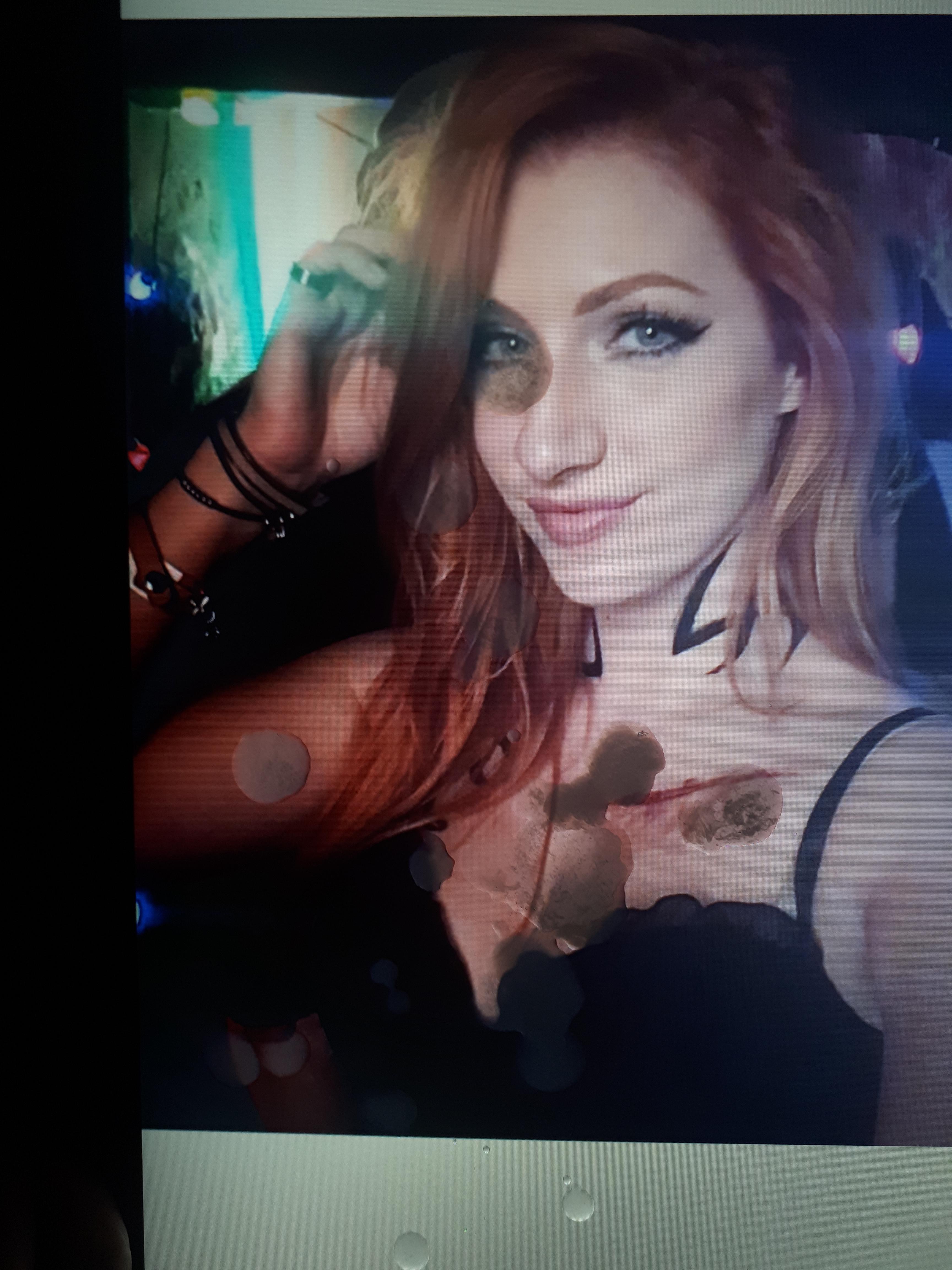 Lara Loft | Scrolller