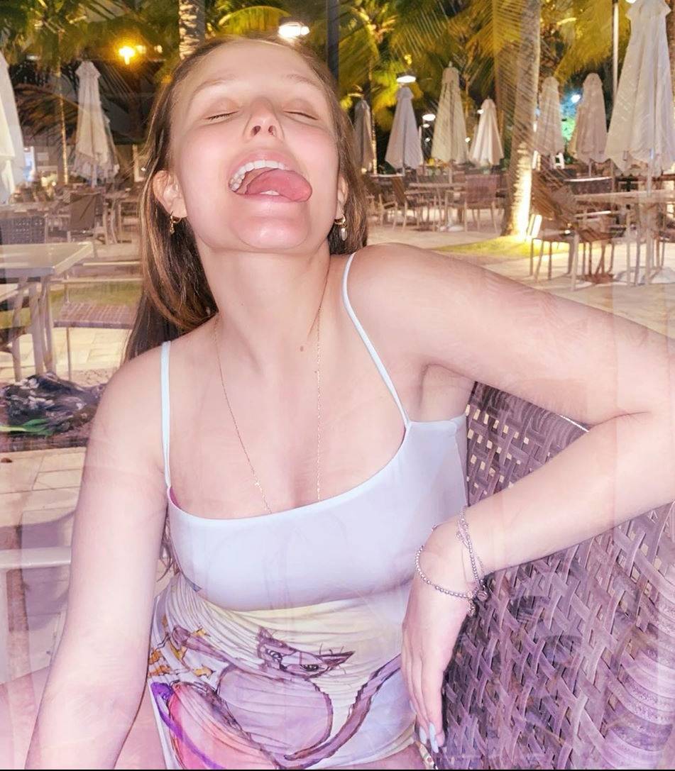 Larissa com muita sede de ... | Scrolller