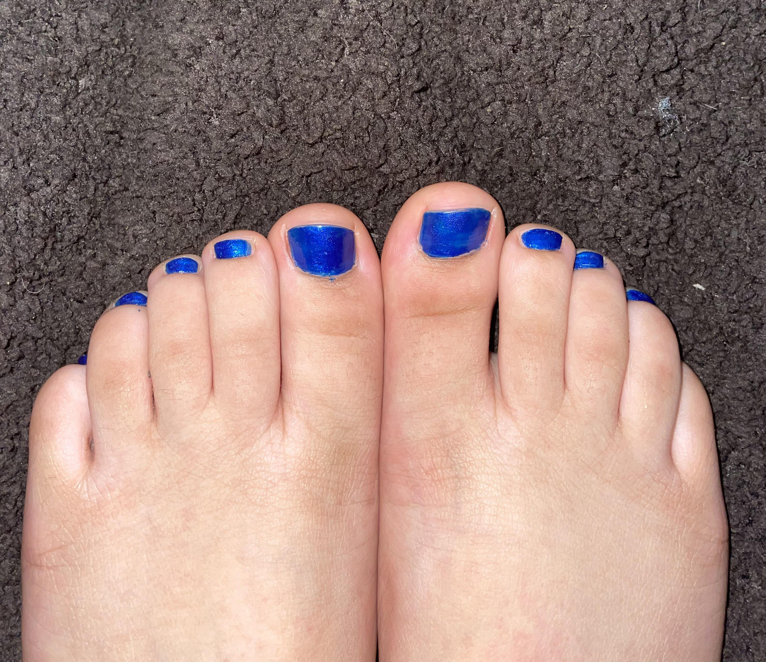 Last post before bed 😴 my little feet are tired from working today | Scrolller