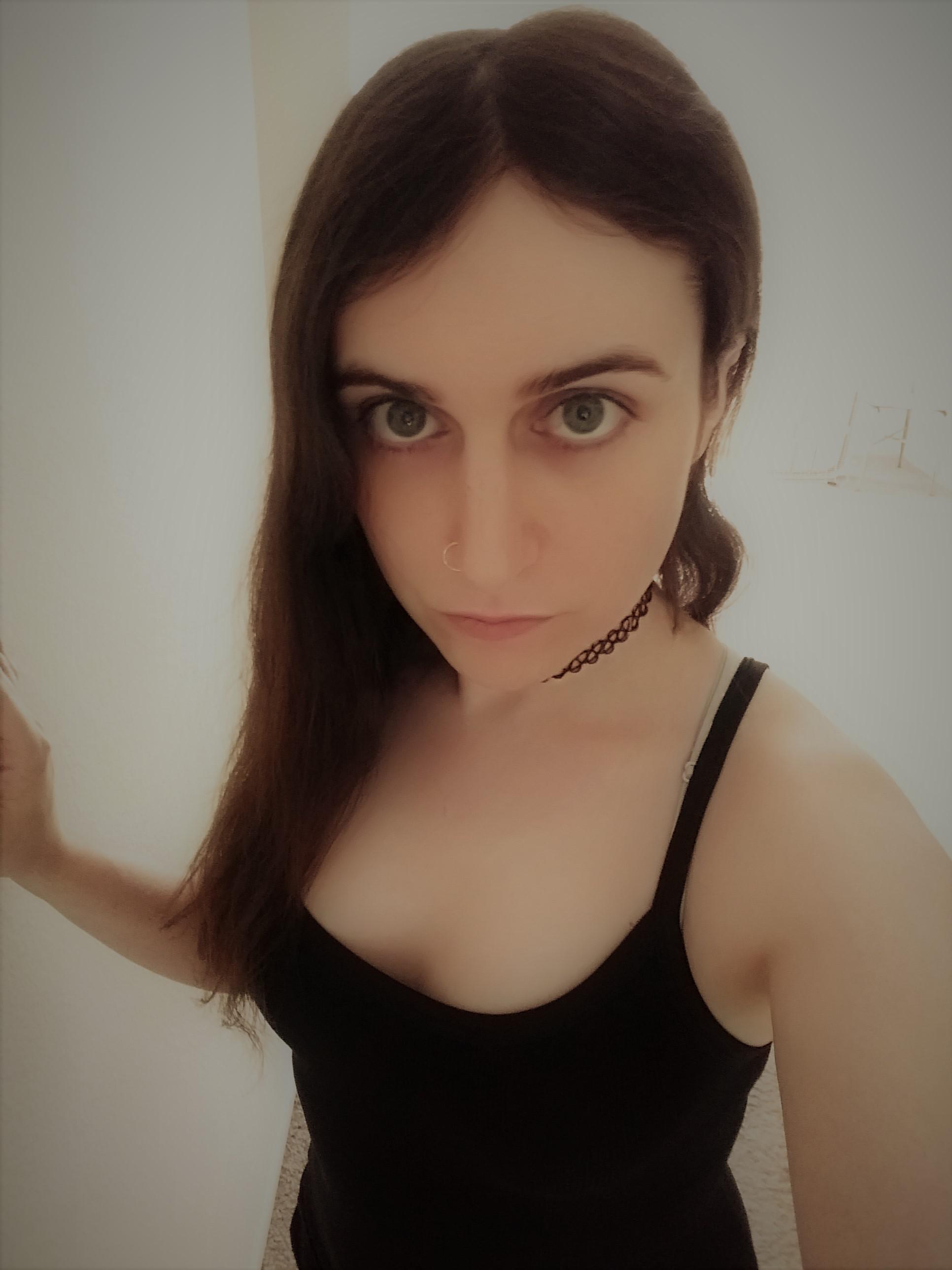 Last selfies in the empty room before roommate moves in, still no makeup cause I suck at it XD ...