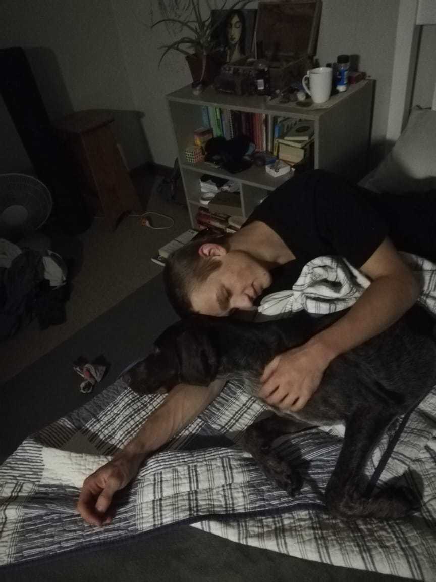 Late night cuddling | Scrolller