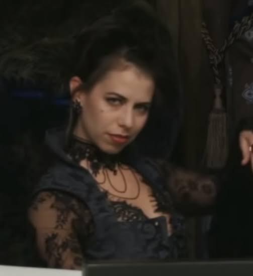 Laura Bailey *harp music* | Scrolller