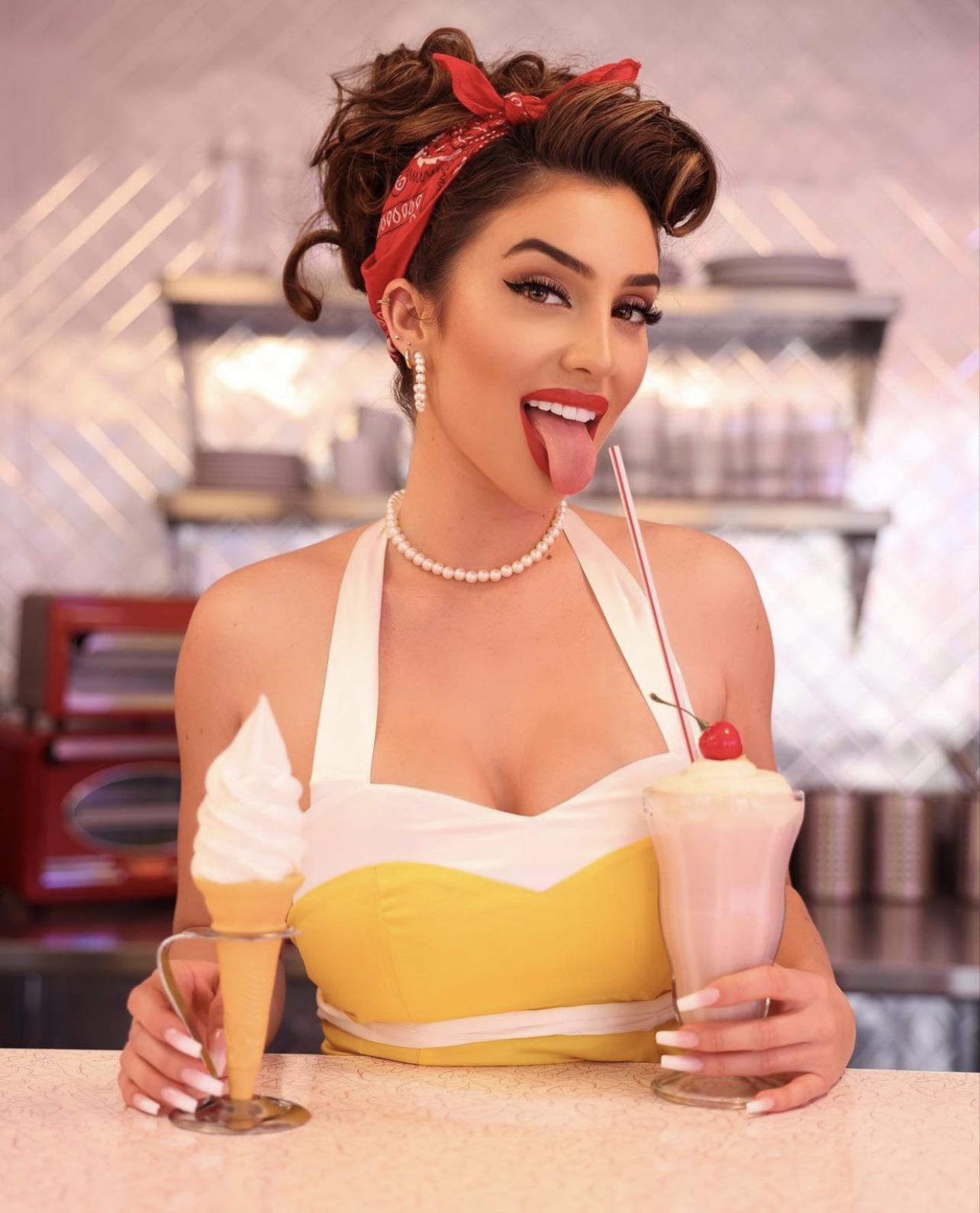 Lauren Blake | Scrolller