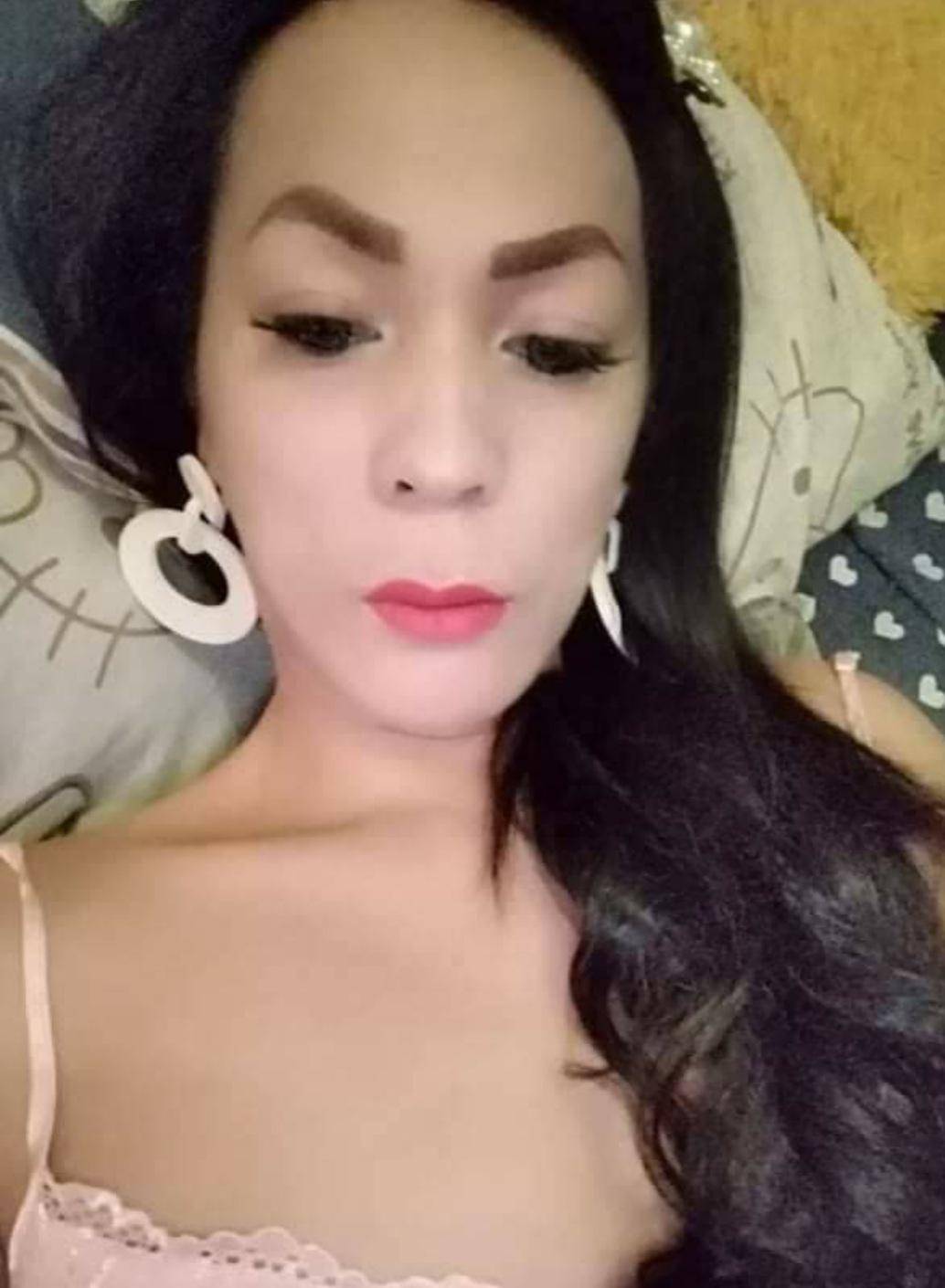 Post Thanksgiving Saturday in bed with my earrings on 💌💘💝 | Scrolller