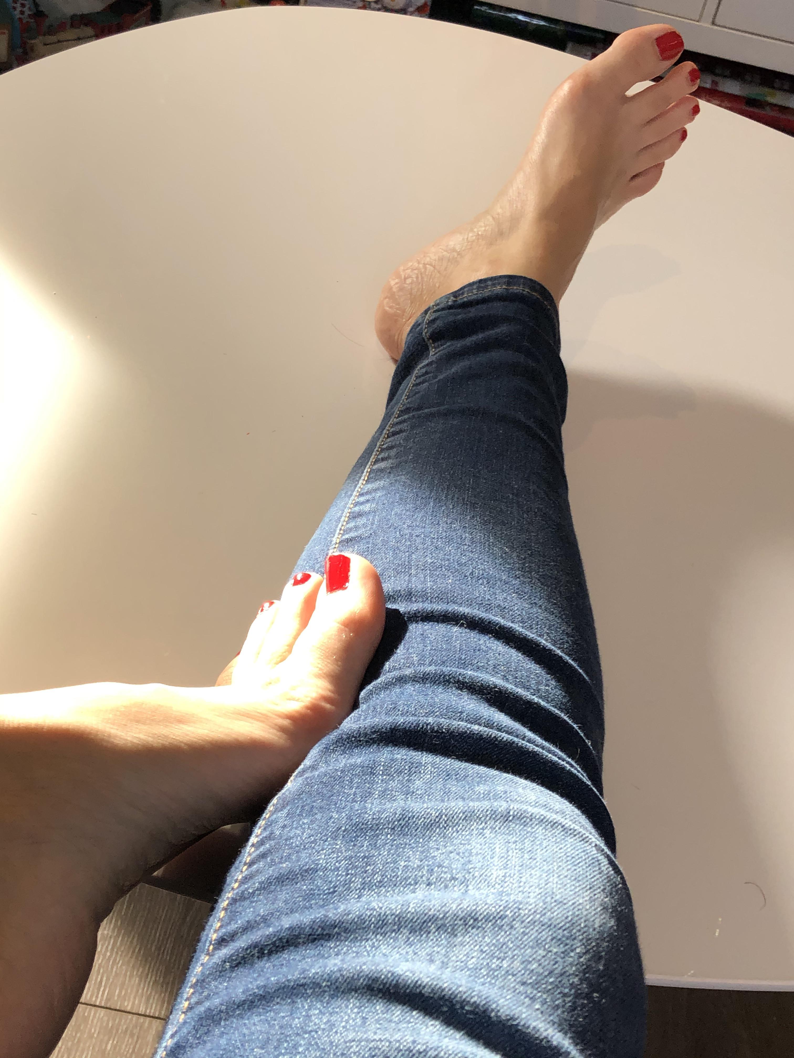 LAZY SUNDAY | Scrolller