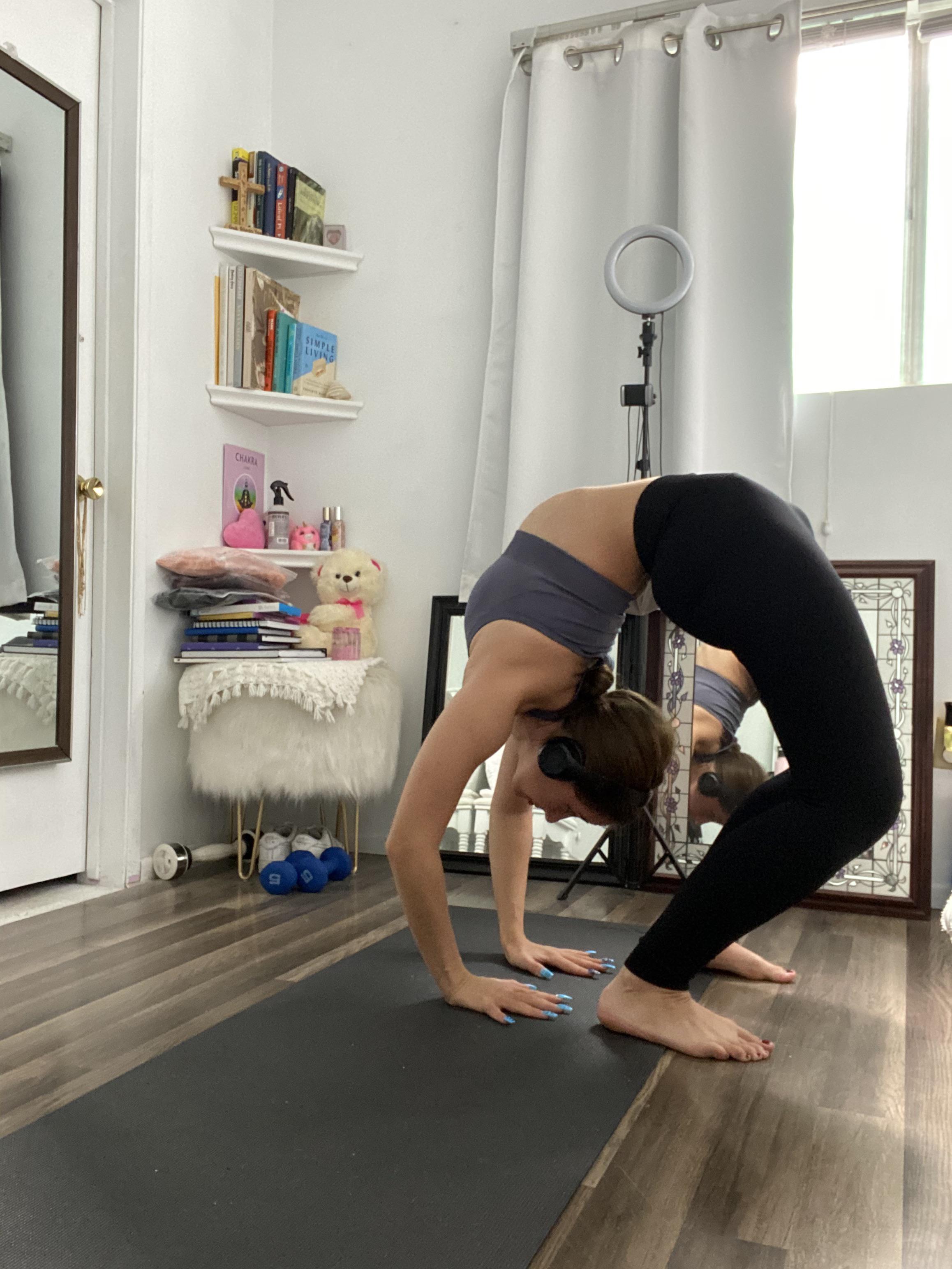 Lean, mean, (backbending) breeding machine! Except not mean 😂 | Scrolller