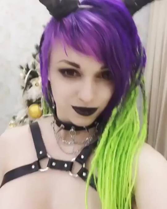 Learned today that Octokuro has a split tongue | Scrolller