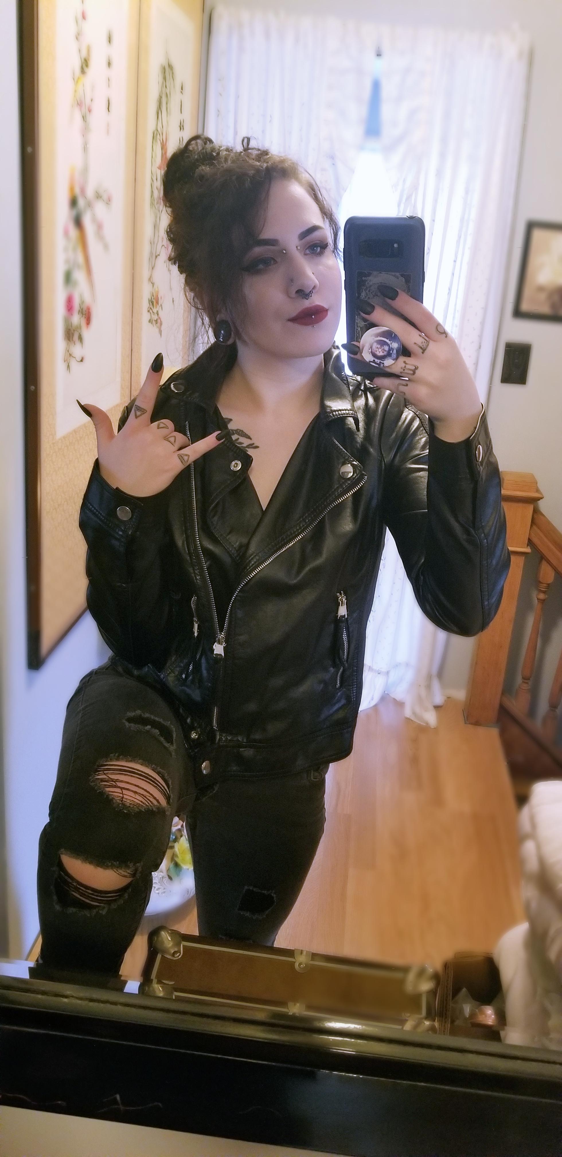 Leather jacket 🤘🏻🖤 | Scrolller