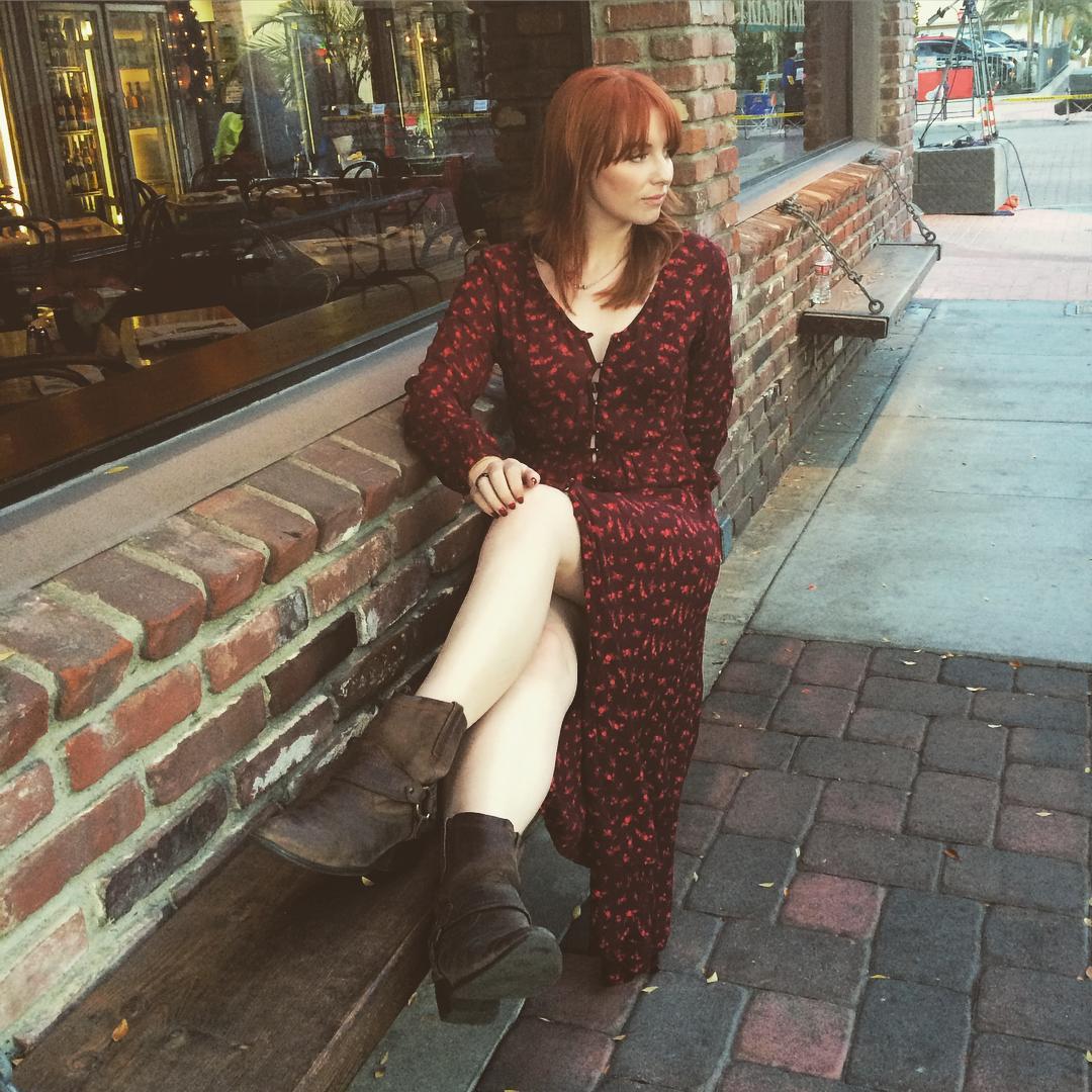 Leggy redhead | Scrolller