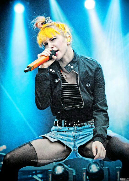 Legs spread ready for action 💦 | Scrolller