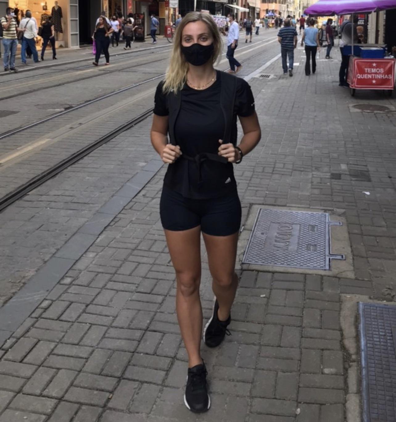 Leisurely stroll | Scrolller