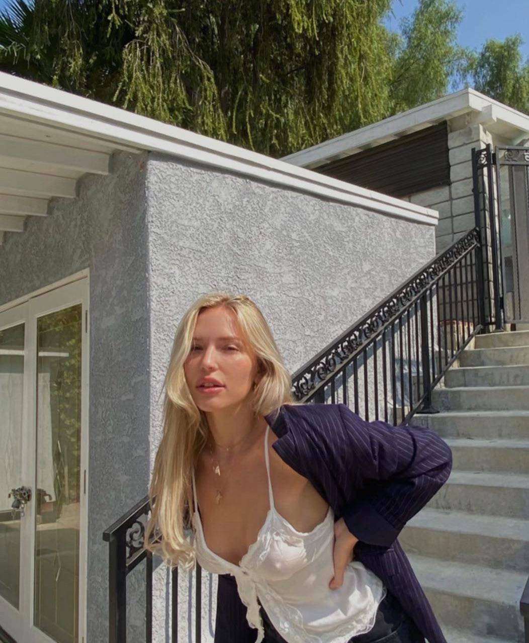 Lennons Stella - What is she thinking? | Scrolller