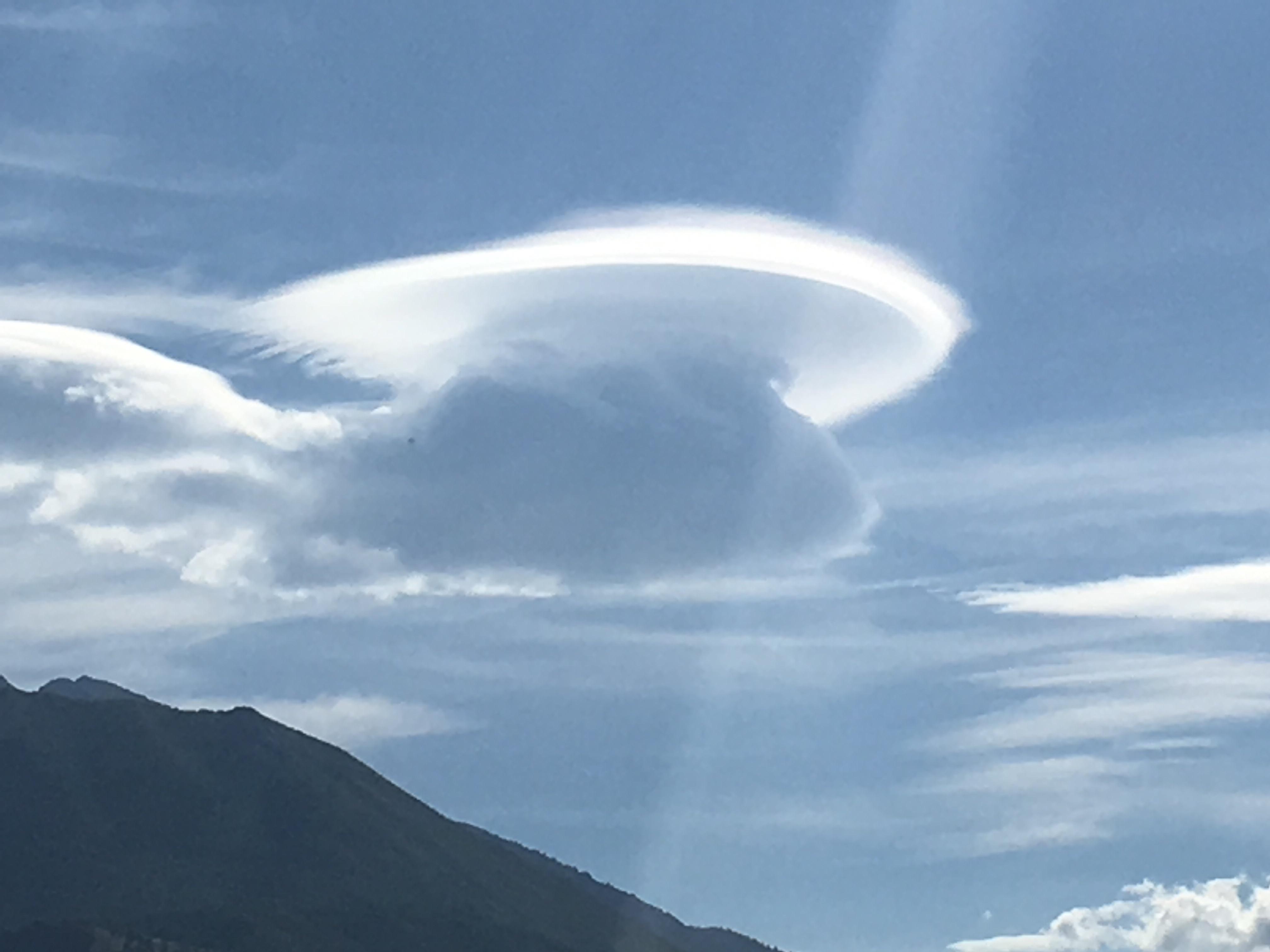 Lenticular cloud By Orem, Ut [OC][4032x3024] | Scrolller