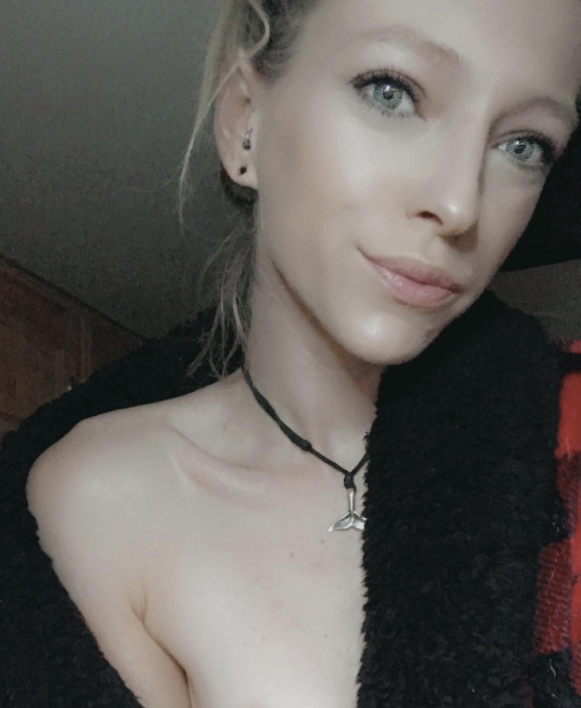 Let’s hang 😉 | Scrolller