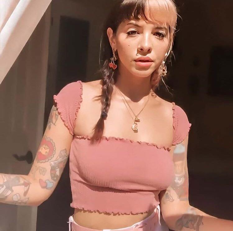 let’s take a moment to admire her beauty | Scrolller