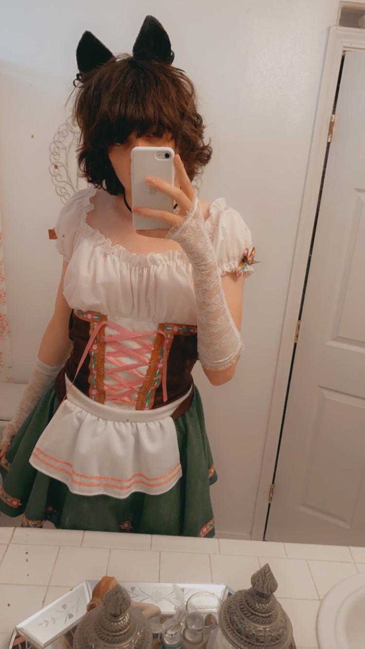 let’s wear matching maid outfits :) | Scrolller