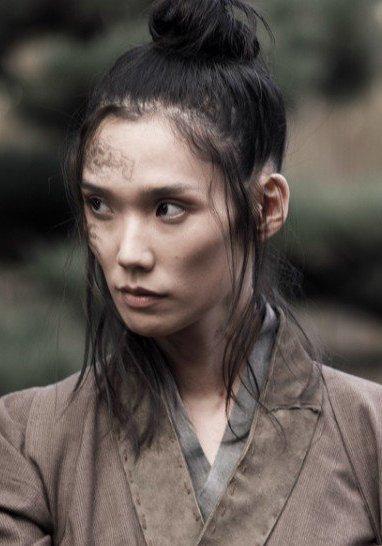 Let's all hear it for Hanaryo's cheekbones | Scrolller