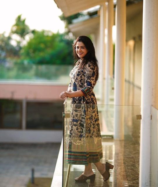 Let's make Anita Date's Debut day special for her and us as well. Comment how would you surprise ...