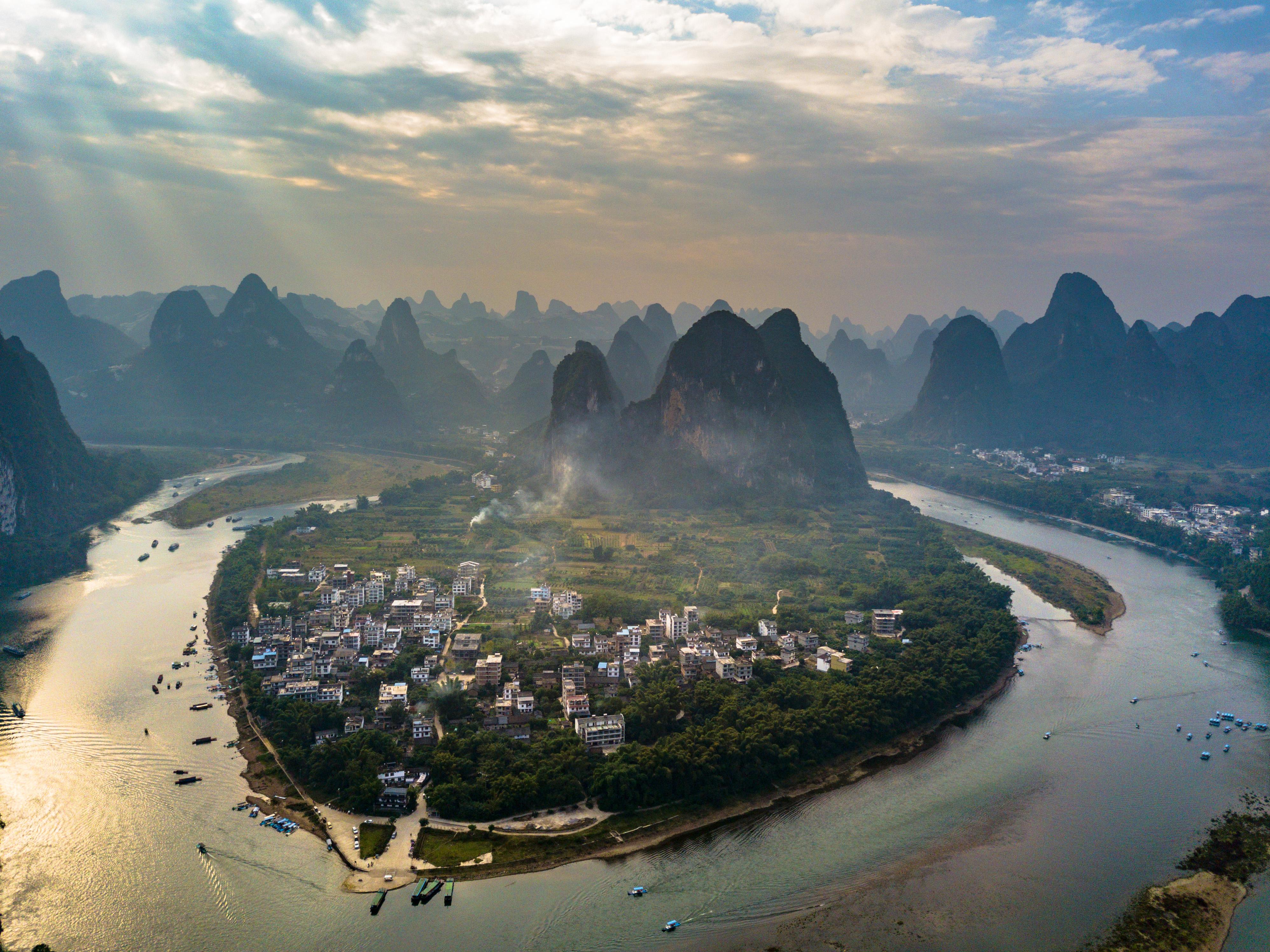 Li River Bend, Yangshuo, China [OC] | Scrolller