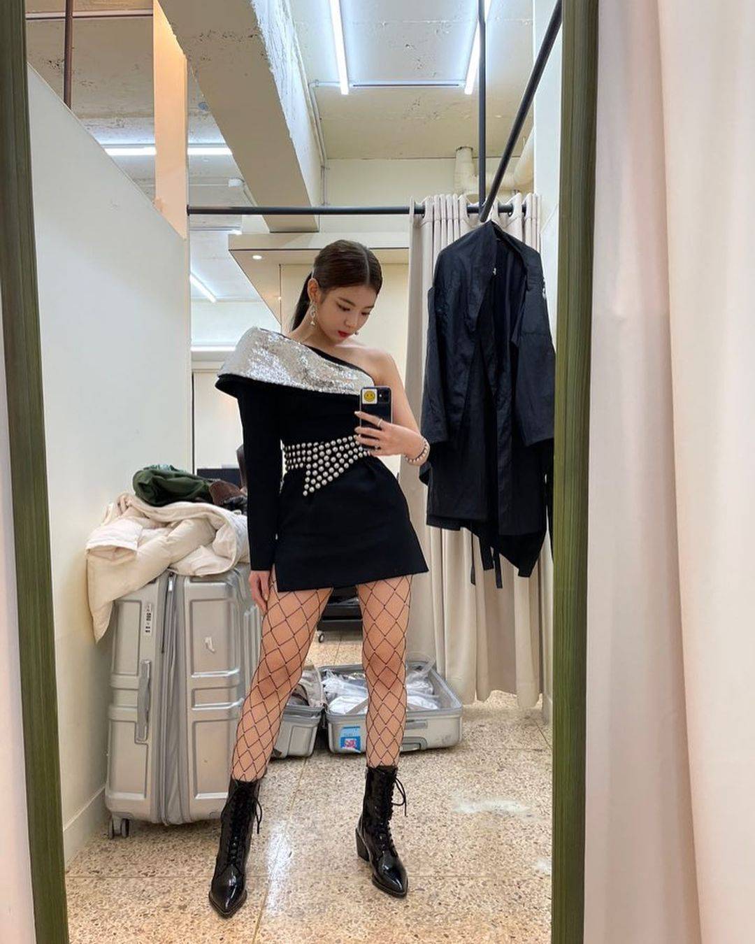 Lia Itzy Scrolller