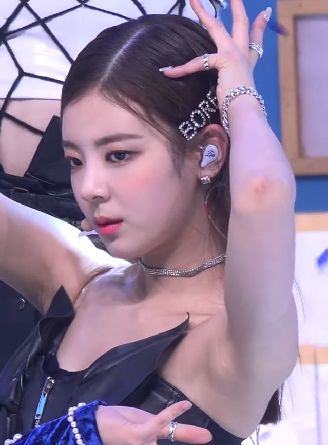Lia unedited armpit (ITZY) | Scrolller
