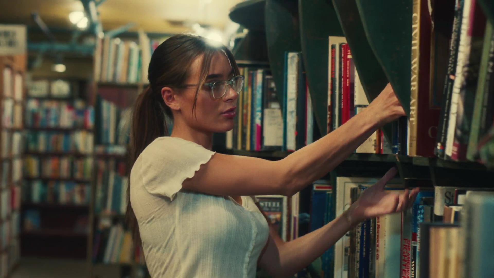 Librarian Lana | Scrolller