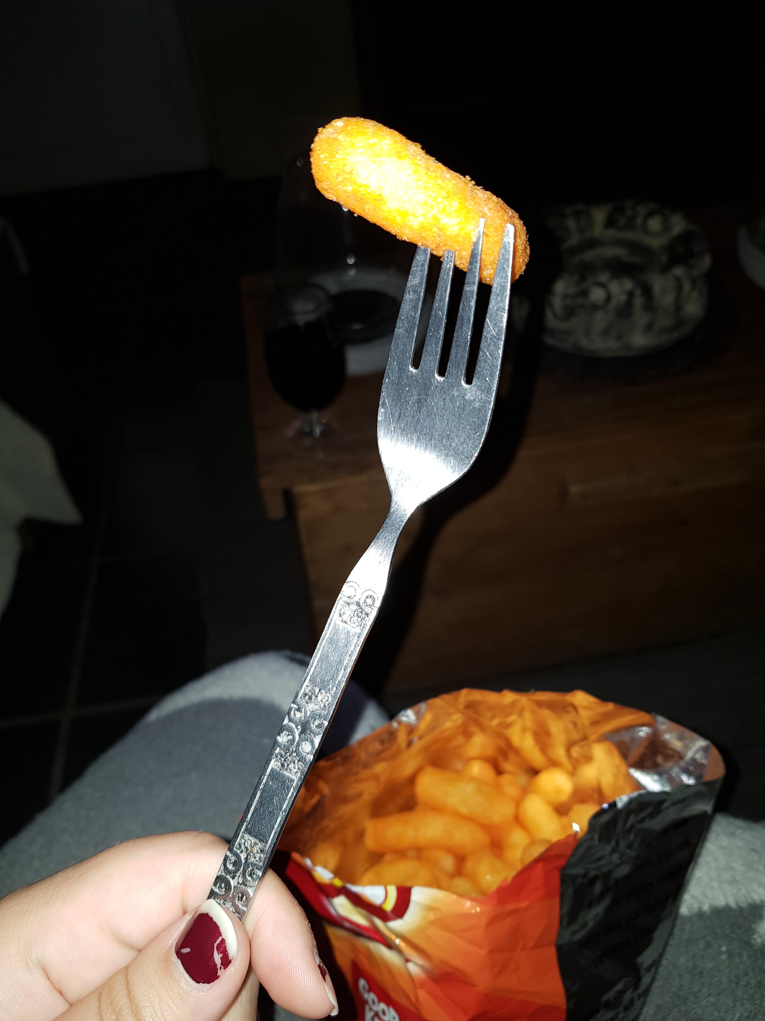 life hack: eat ur cheese curls w/ a fork | Scrolller