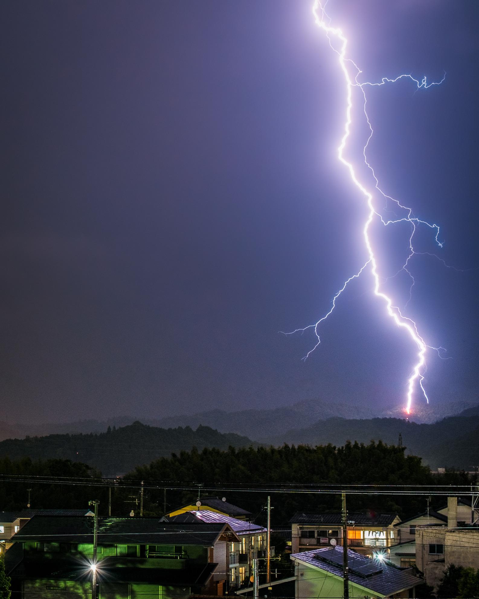 Lightening strike [X100V 40s f/8 ISO 160] | Scrolller