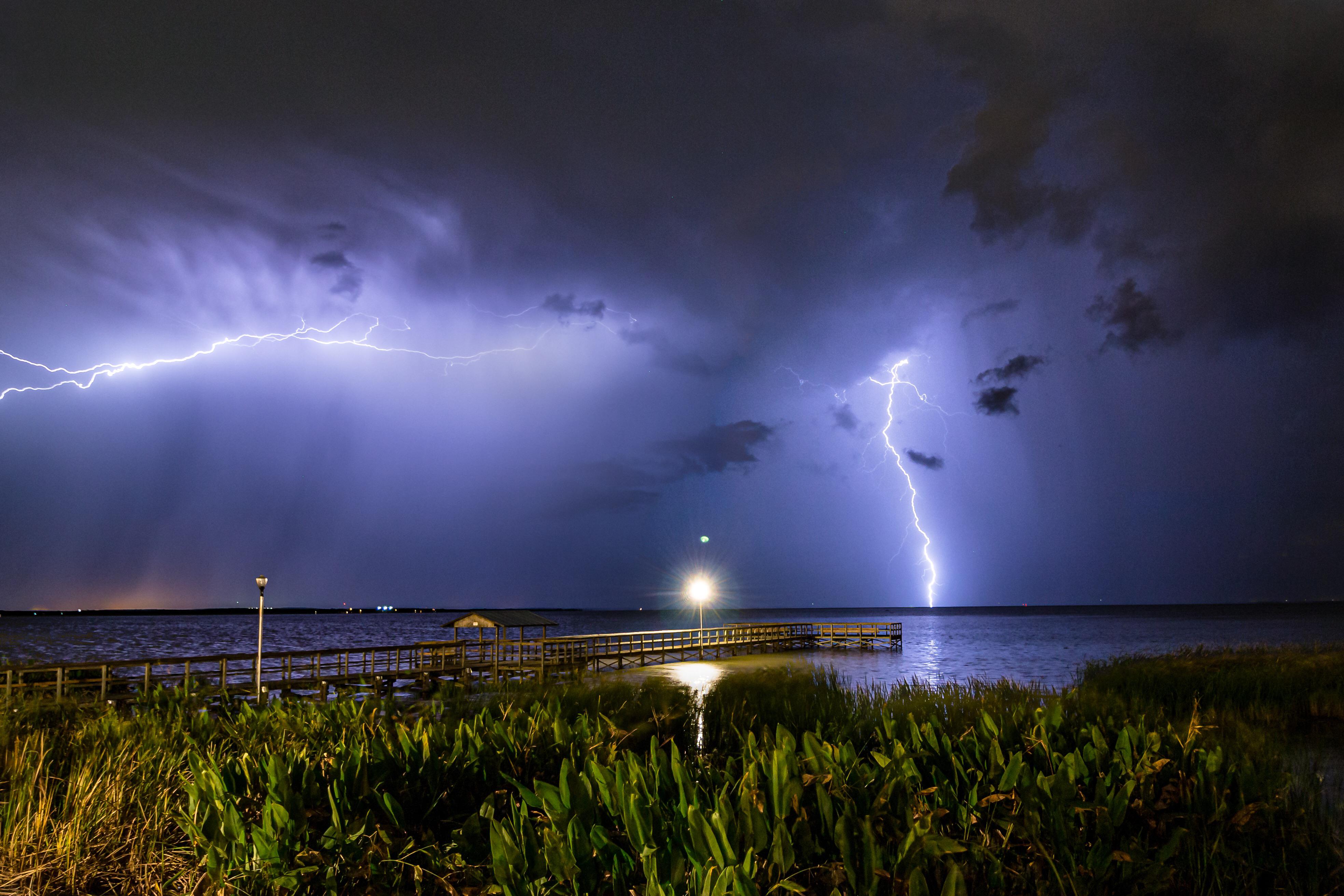 Lightning strike at Lake Apopka, Florida. | Scrolller