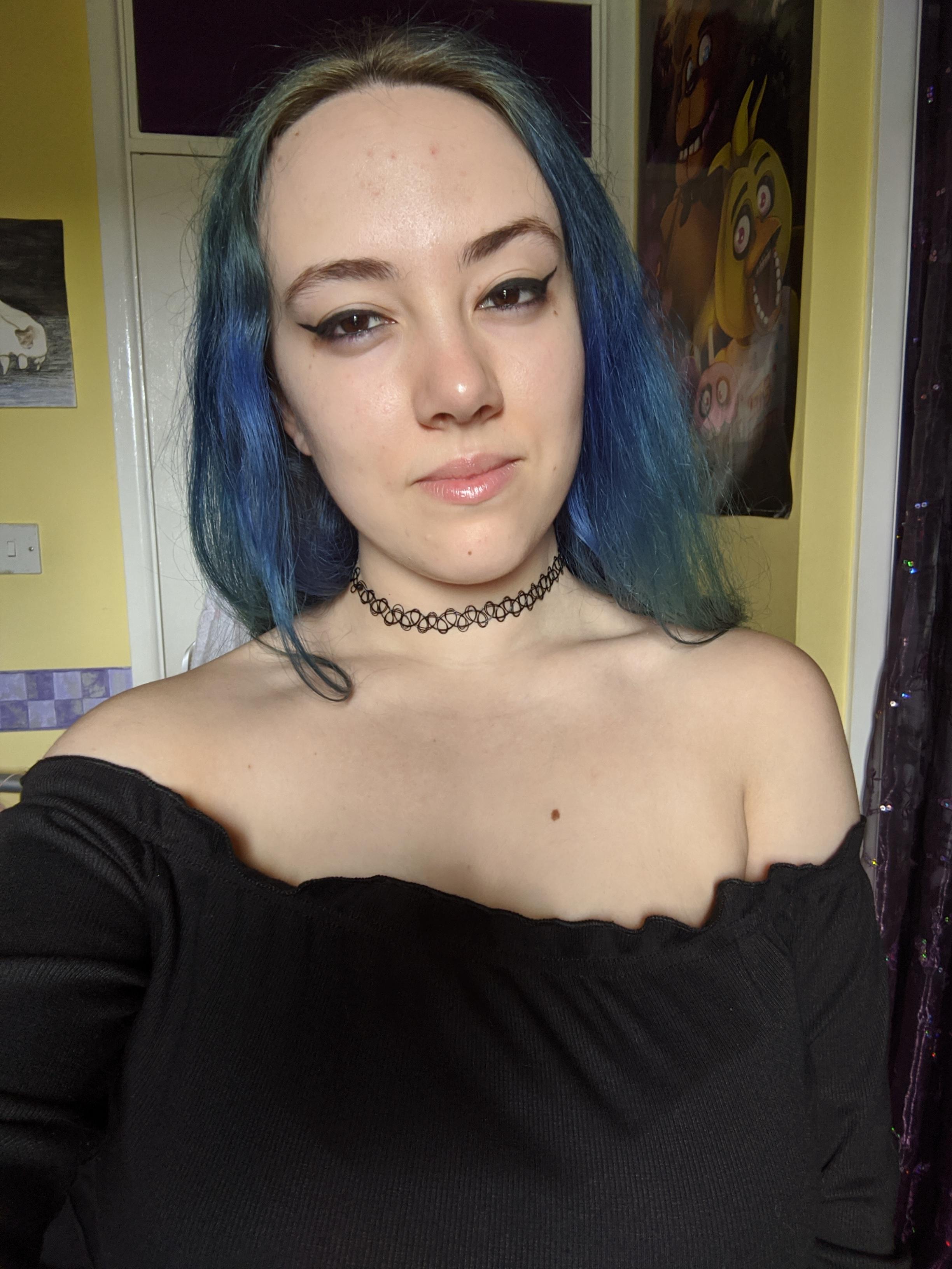 Like fishnets and chokers? 😏 you're in the right place.. | Scrolller