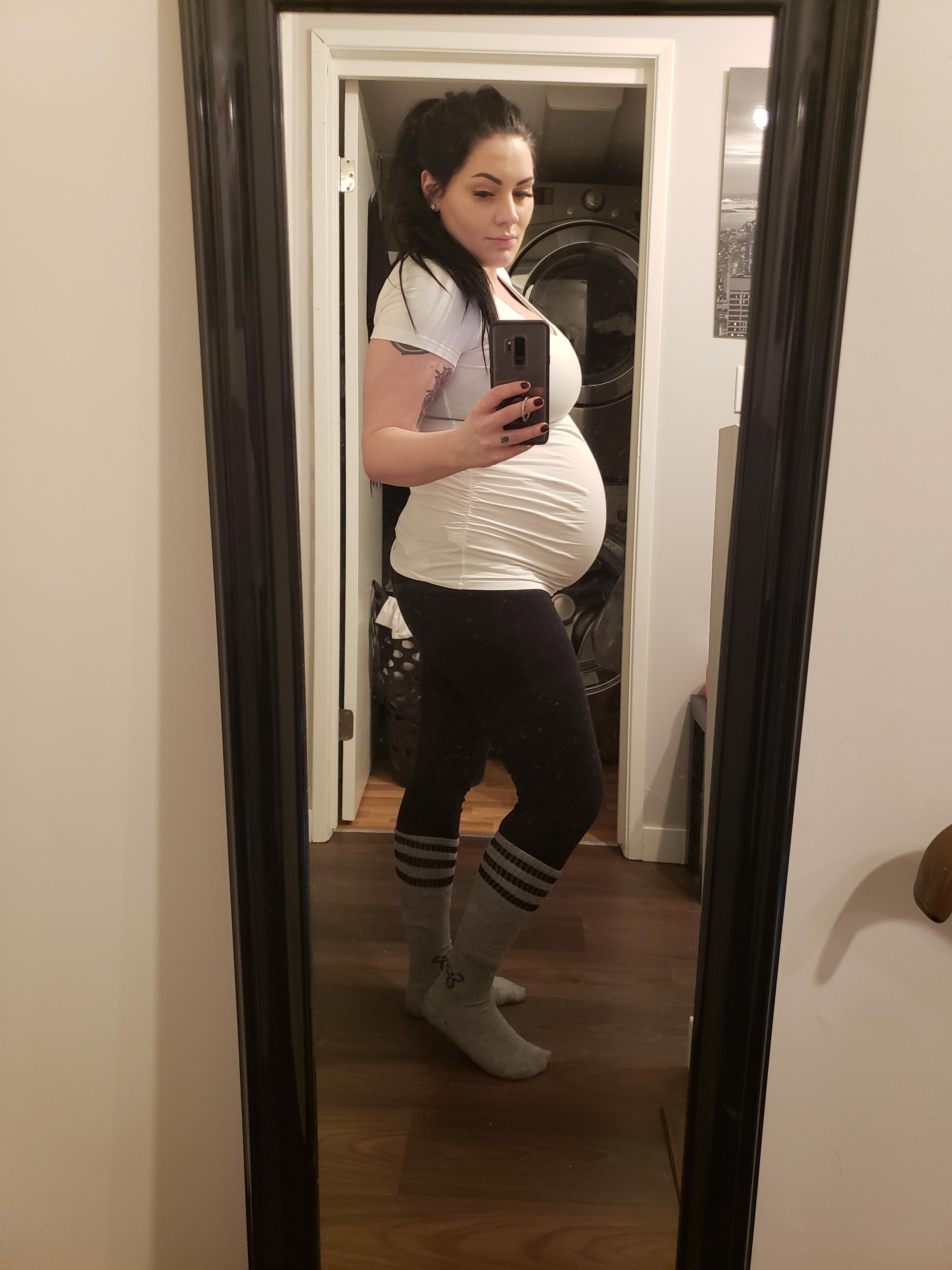 Lil big bump 🖤 | Scrolller