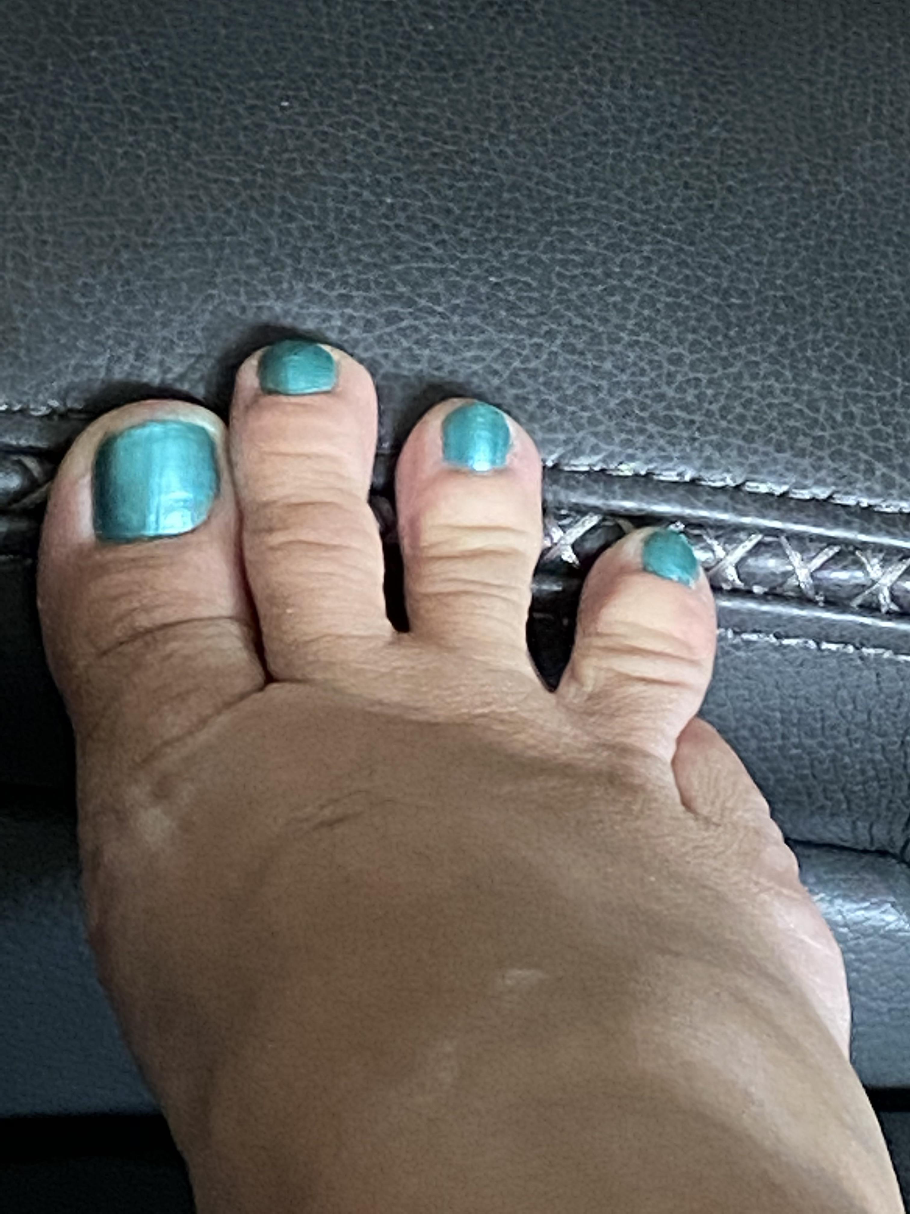 lil wrinkled toes anyone? I could use a foot massage. | Scrolller