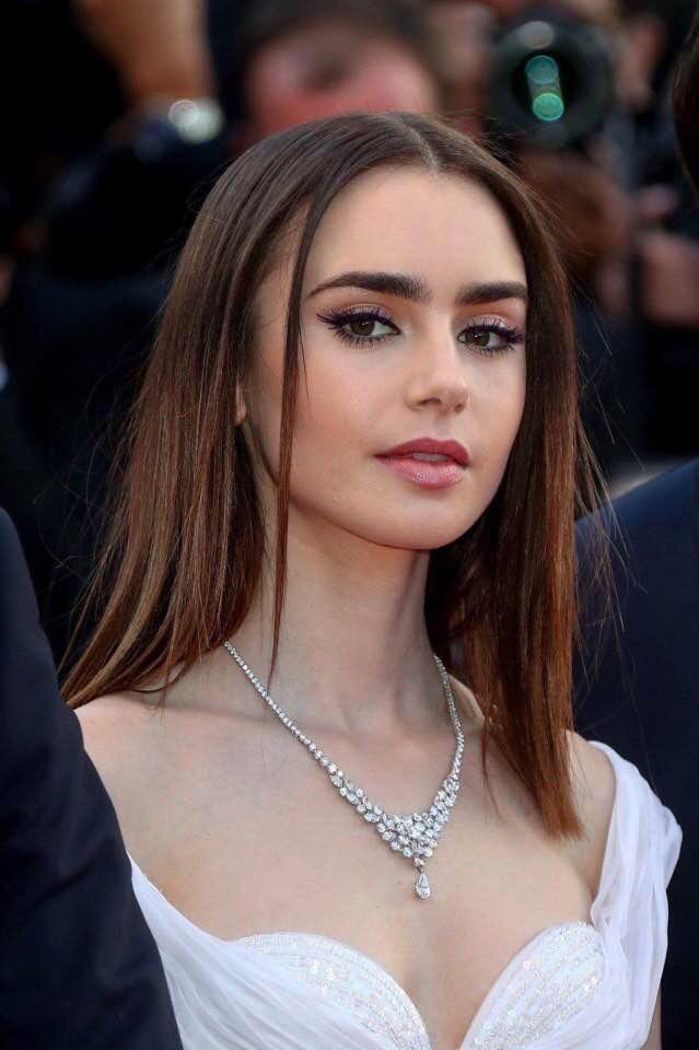 Lily Collins a cute petite babe | Scrolller