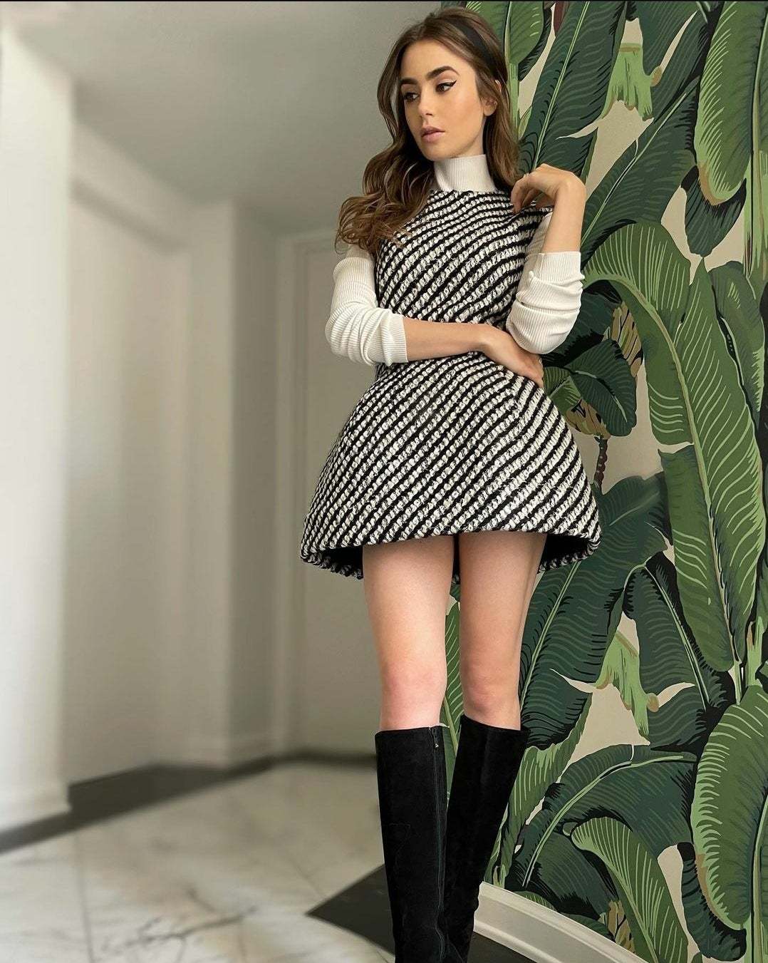 Lily Collins' incredible legs | Scrolller