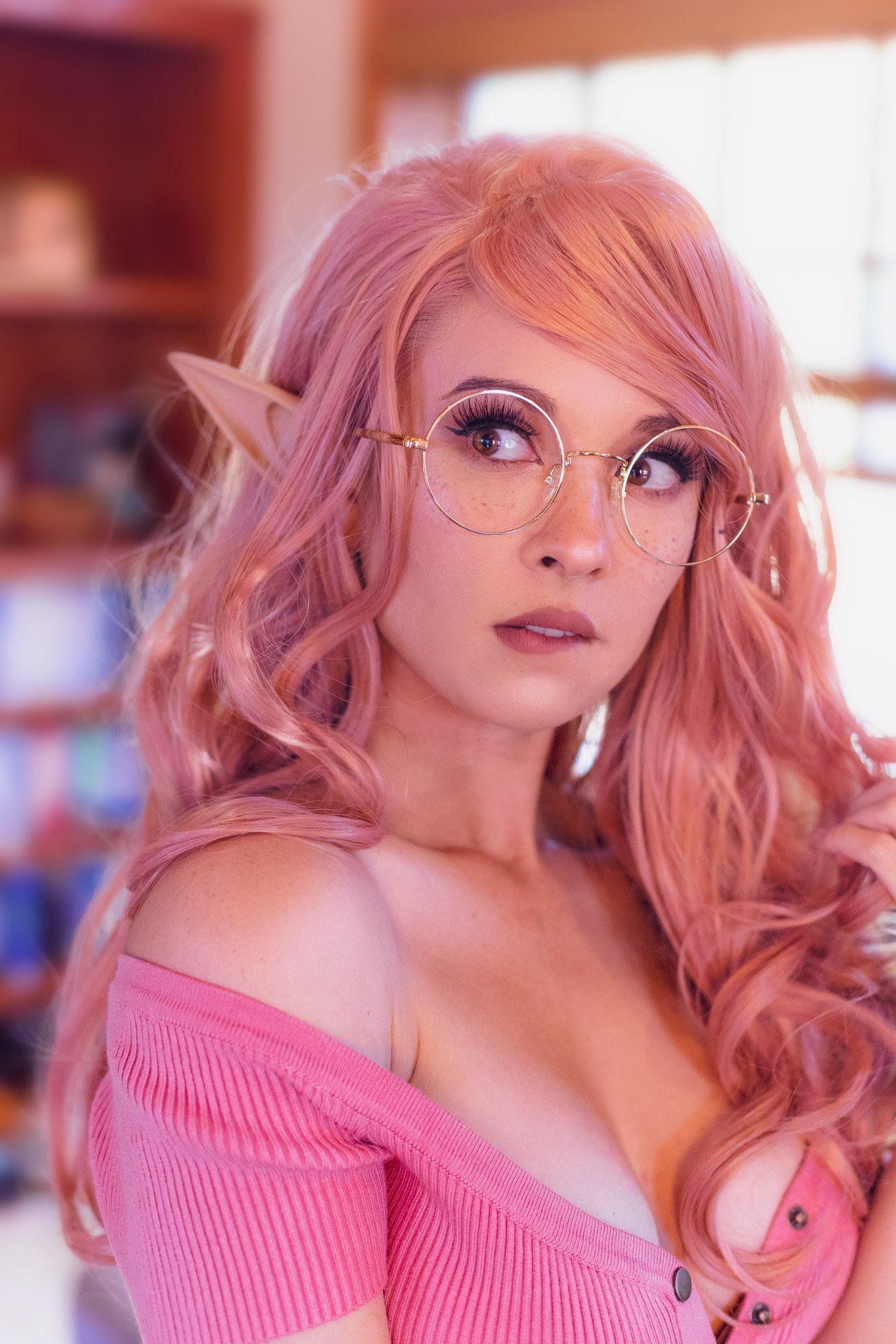 Lip biting | Scrolller