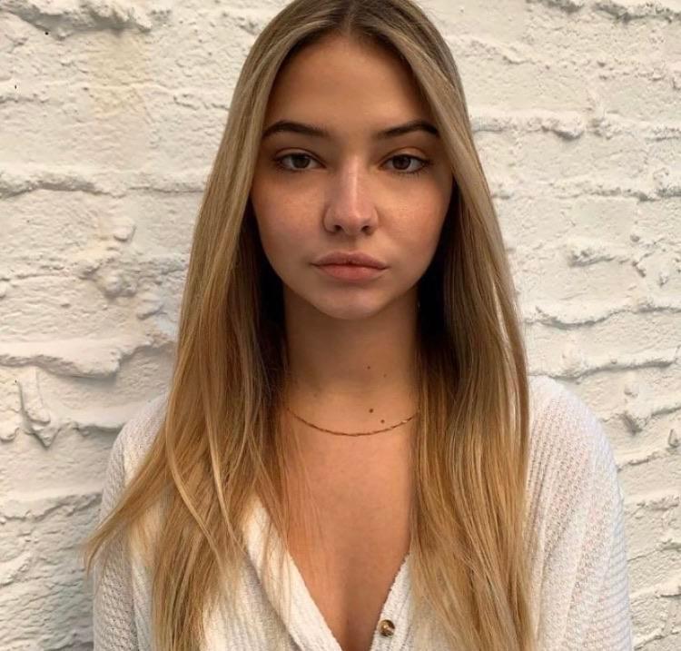 Literally a goddess | Scrolller